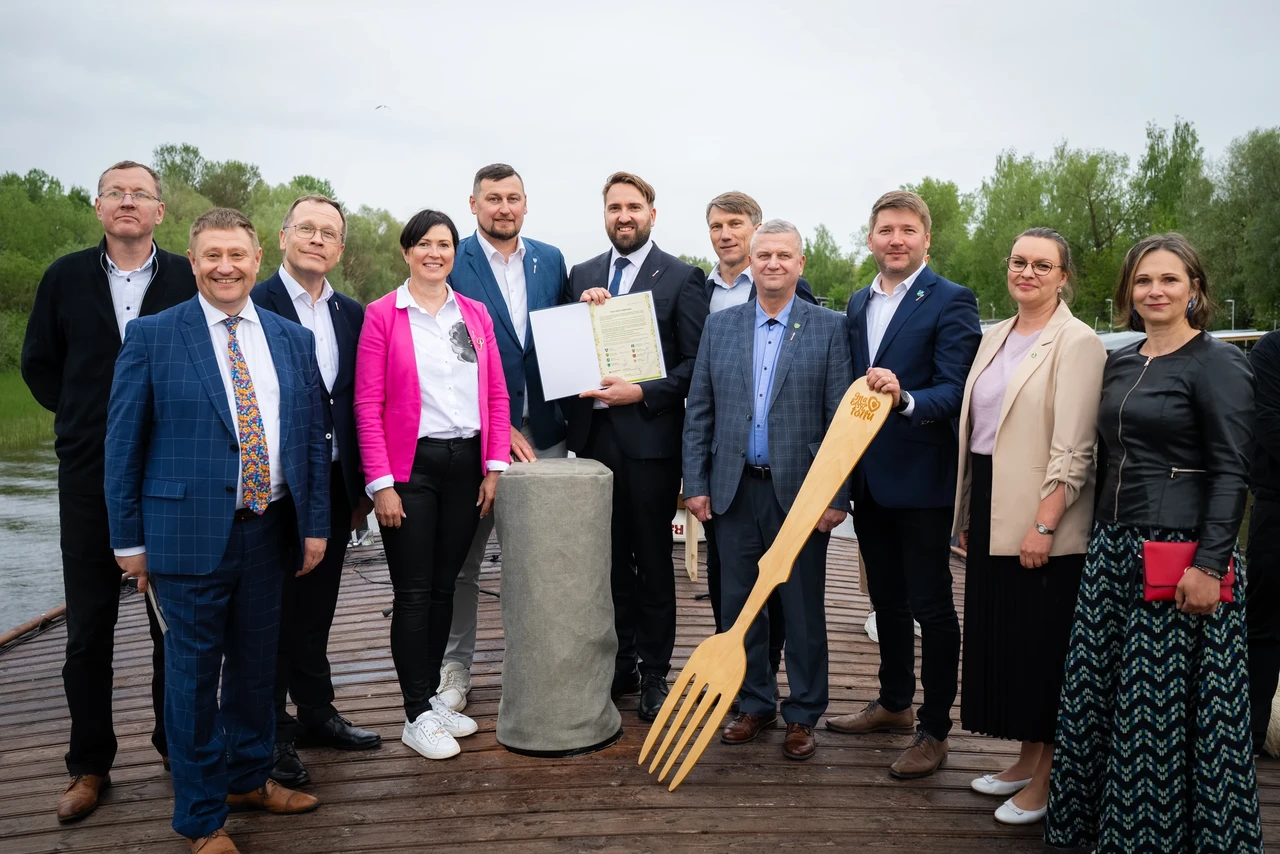 Tartumaa omavalitsusjuhid allkirjastasid kooli- ja lasteaiatoidu ...