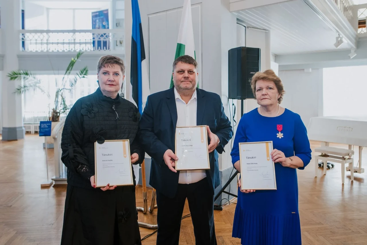 Pidulikul kontsertaktusel anti üle Tartumaa kõrgeimad teenetemärgid ...